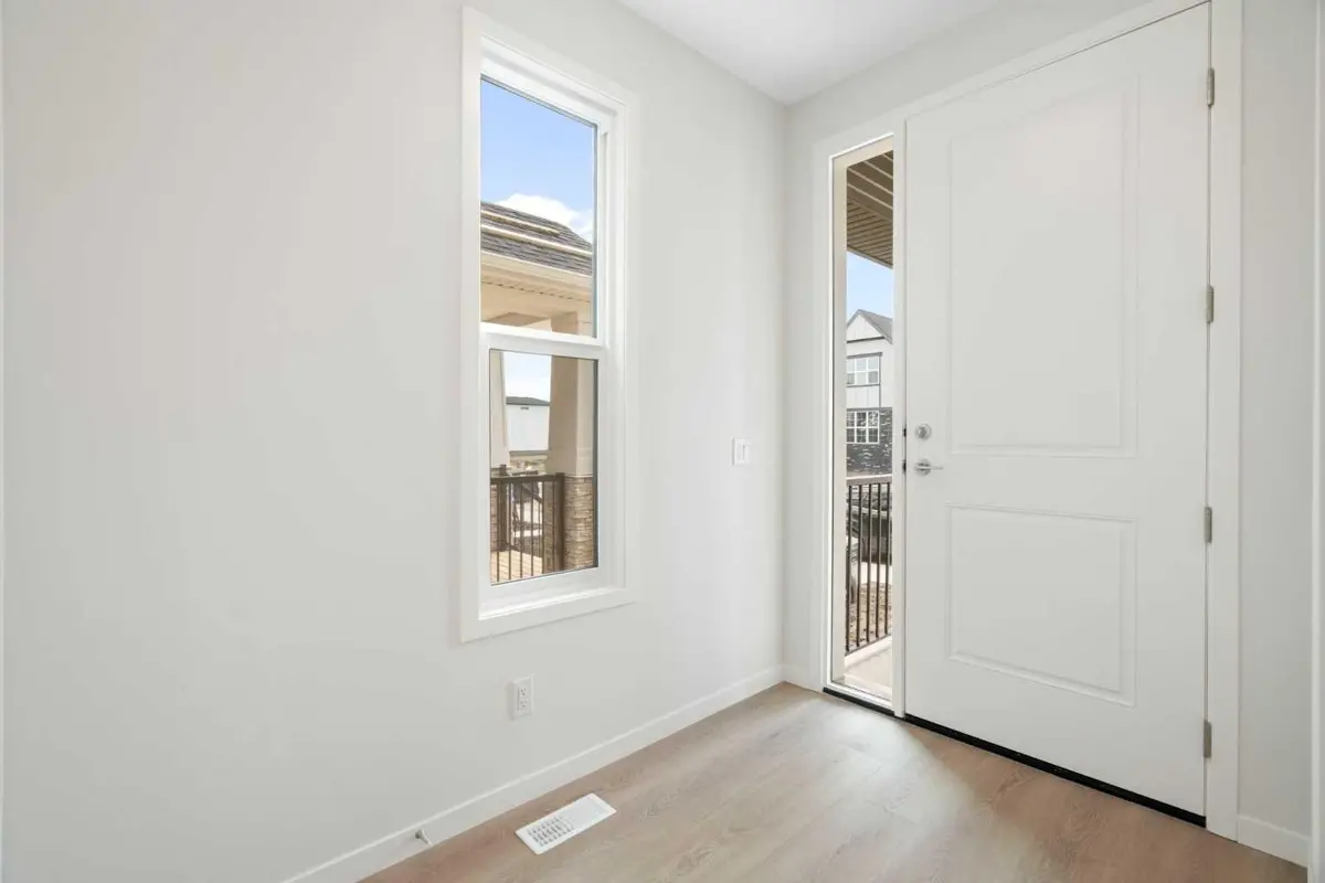 135 Creekview Gardens SW, Calgary, Alberta T2X5X7 For Sale | HouseSigma