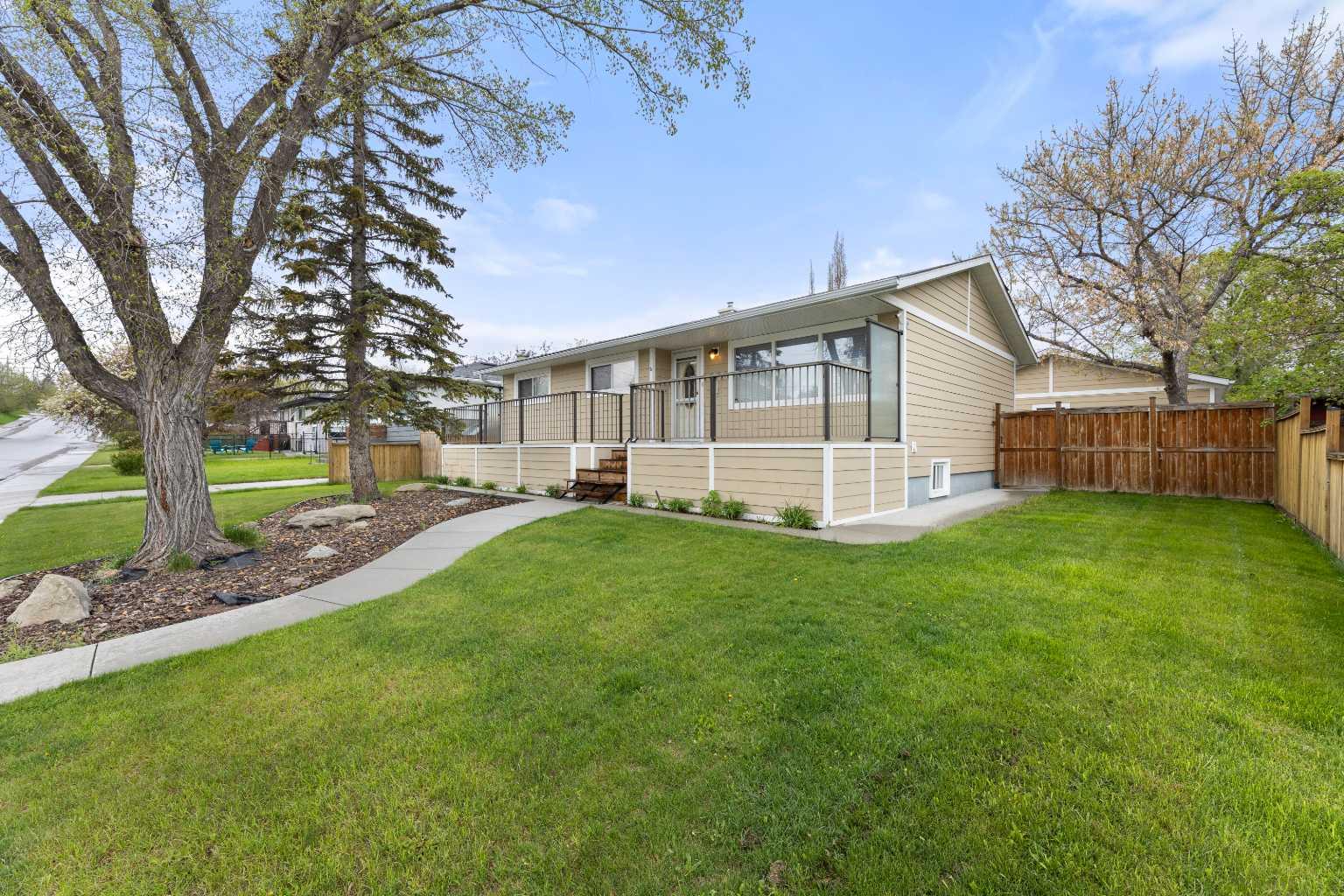 116 54 Avenue NW, Calgary, Alberta T2K0K2 For Sale | HouseSigma