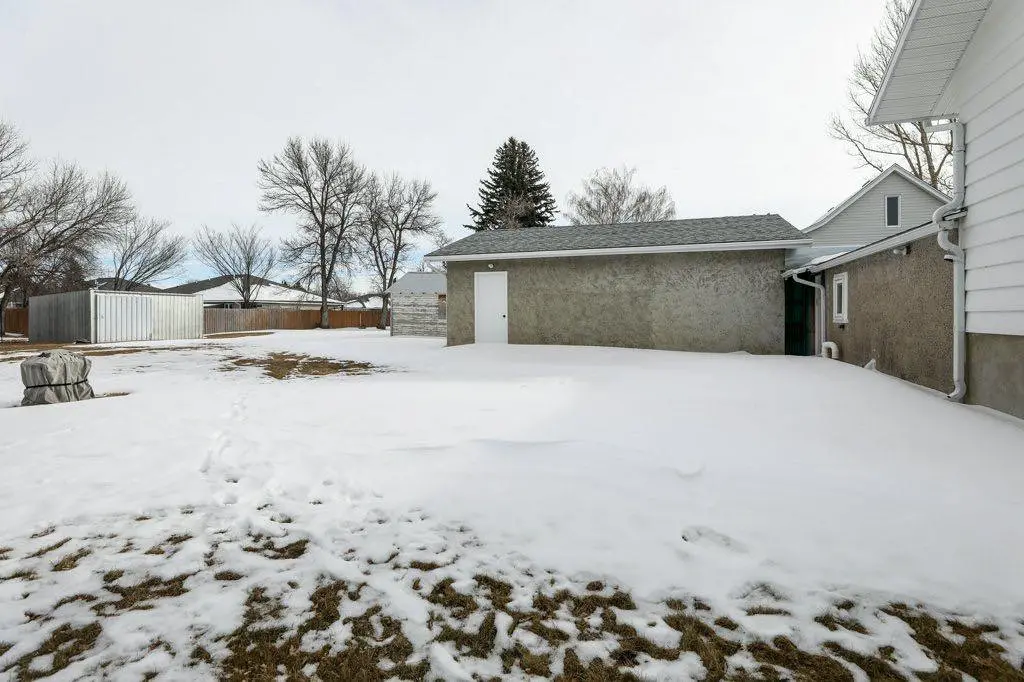 169 Harker Avenue W, Magrath, Alberta Sold History | HouseSigma