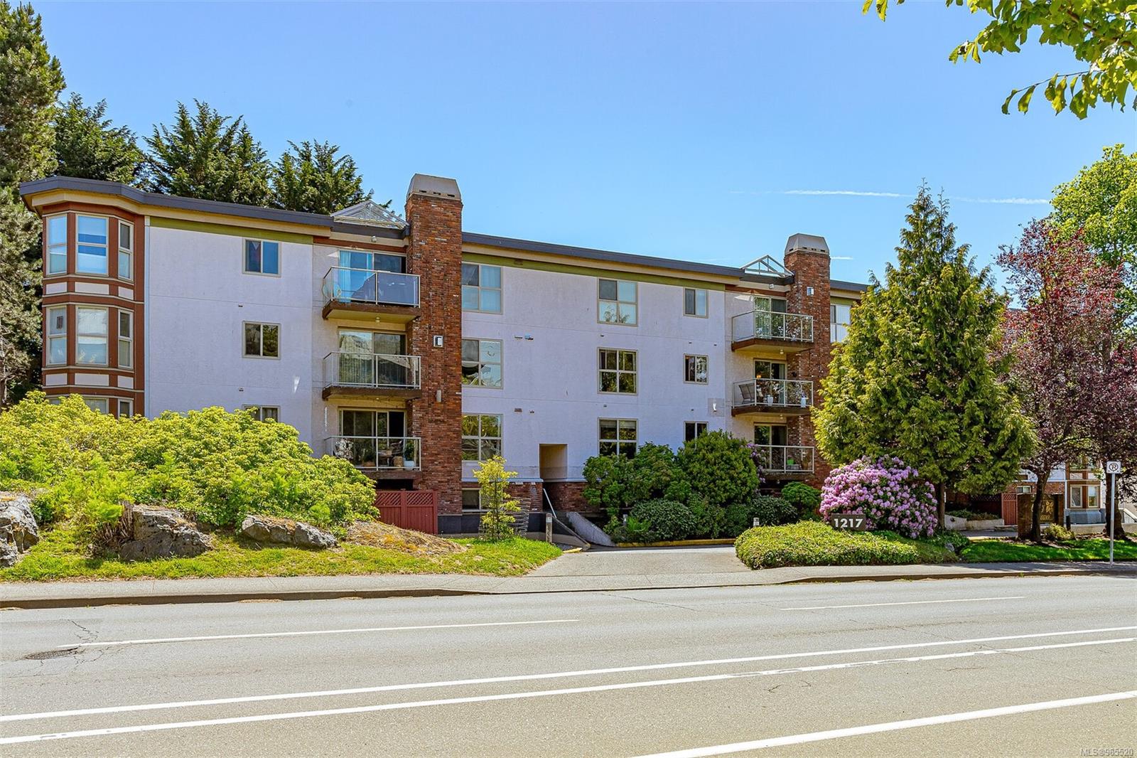 302 - 1217 Pandora Ave, Victoria, British Columbia V8V3R3 For Sale ...