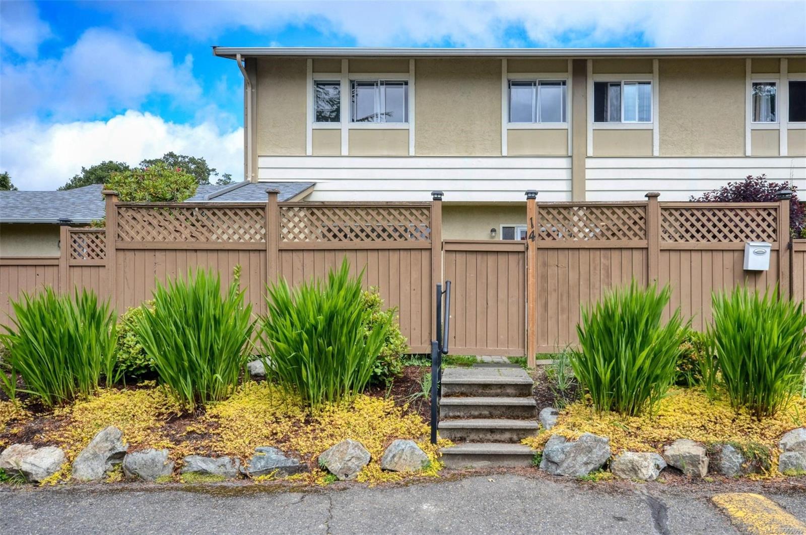 14 - 3981 Nelthorpe St, Saanich, British Columbia V8Z3Z2 For Sale ...