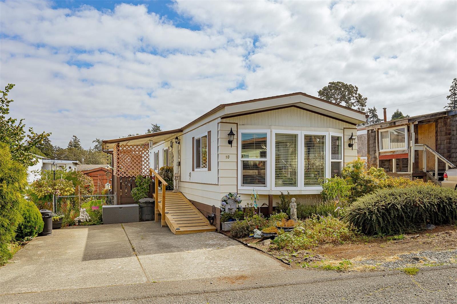 10 - 124 Cooper Rd, View Royal, British Columbia V9A7B3 Sold History ...